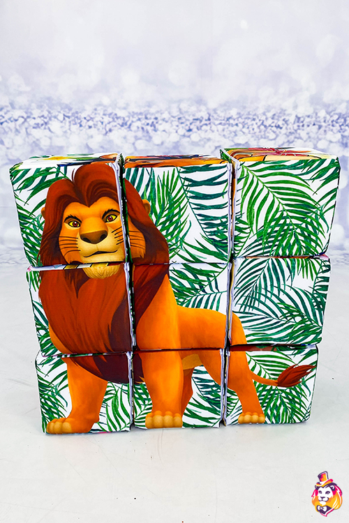 Puzzle cubes King lion game prop
